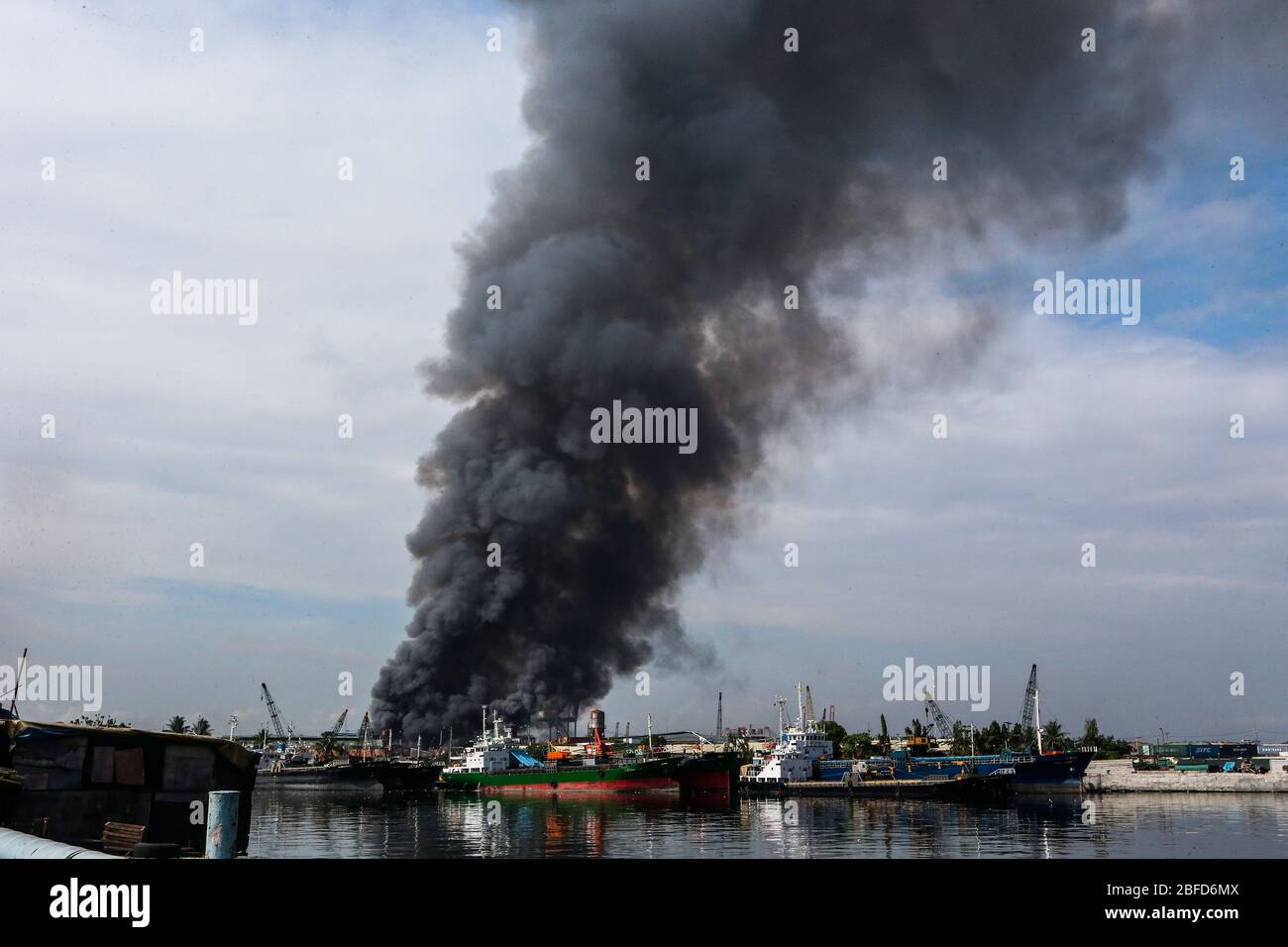 Manila, Philippines. 18th Apr, 2020. Smoke billows from a fire ...