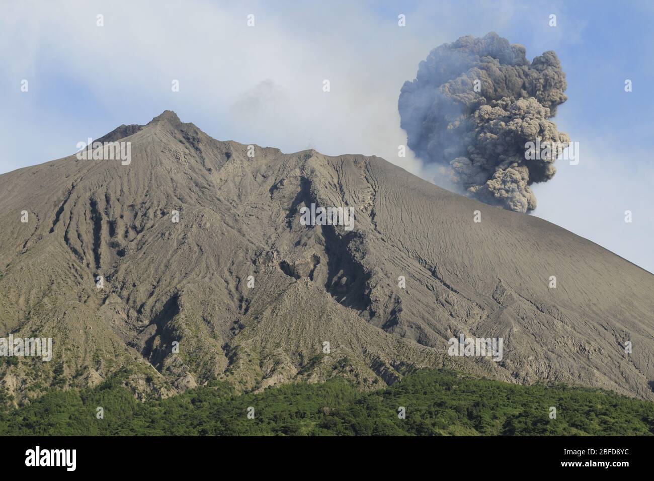 Volcan sakurajima hi-res stock photography and images - Alamy