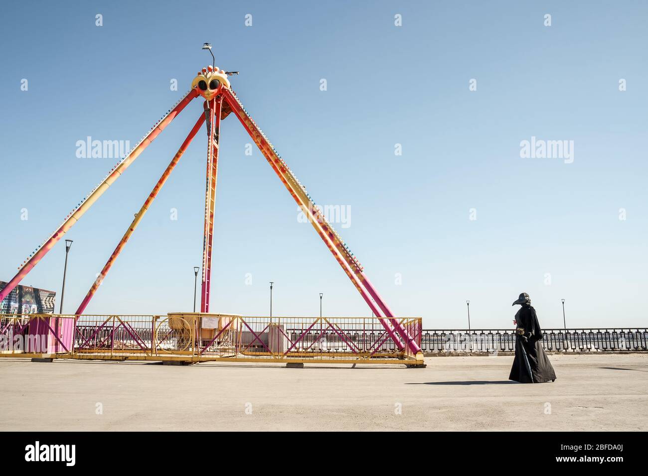 Doctor walks hi-res stock photography and images - Alamy