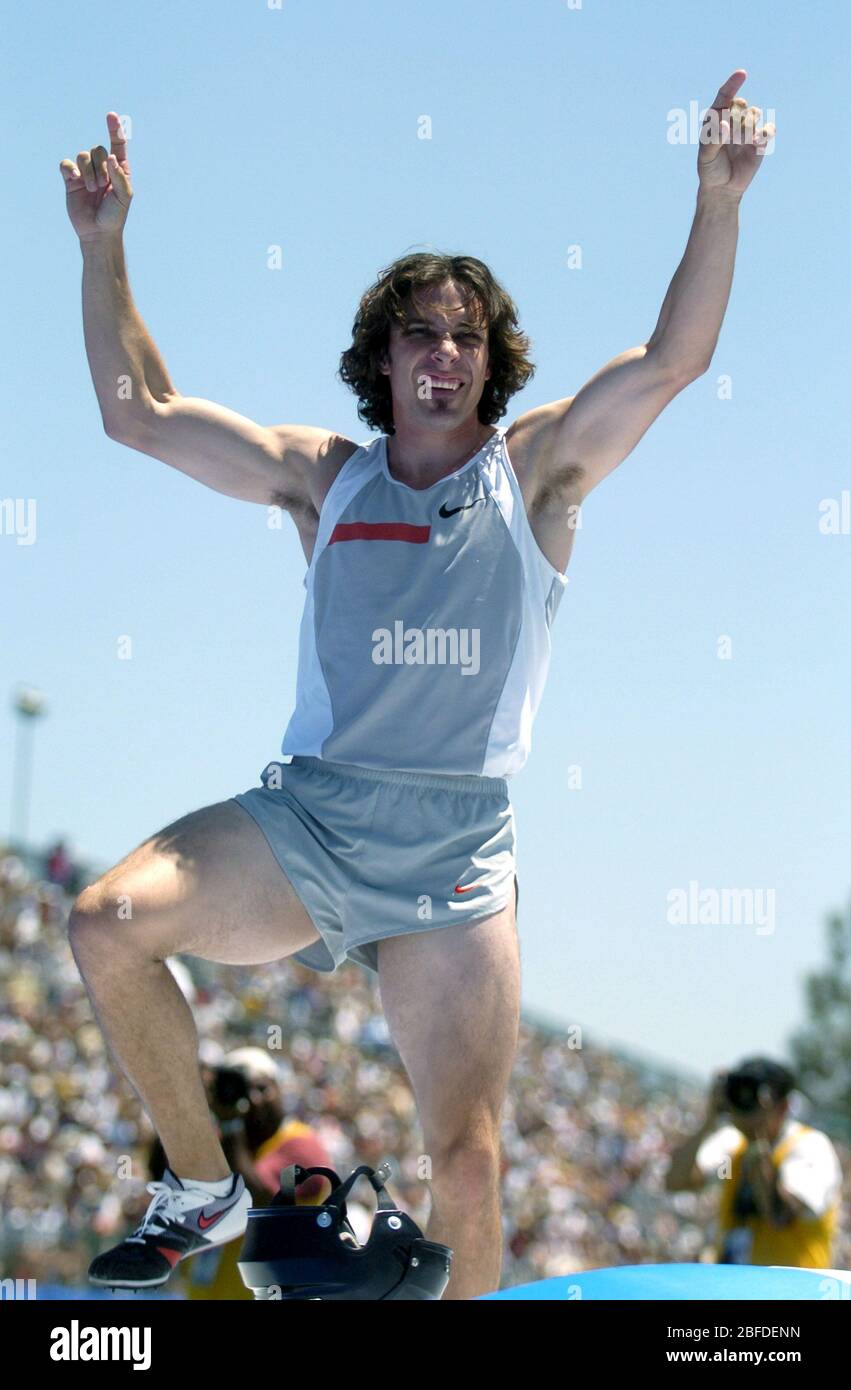 Finishes in pole vault hi-res stock photography and images - Alamy