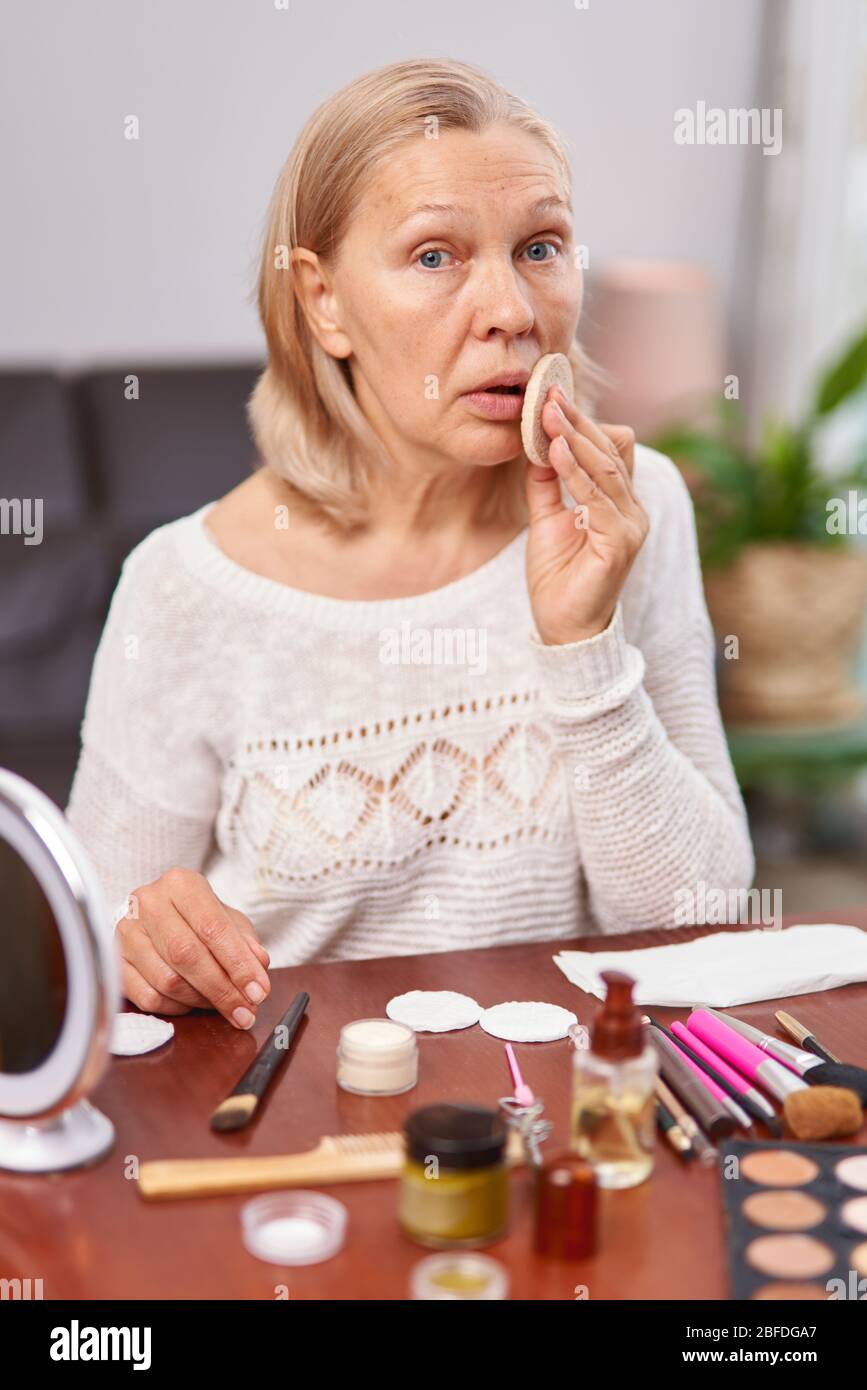 Elderly Woman Putting On Make-Up Stock Photo - Alamy