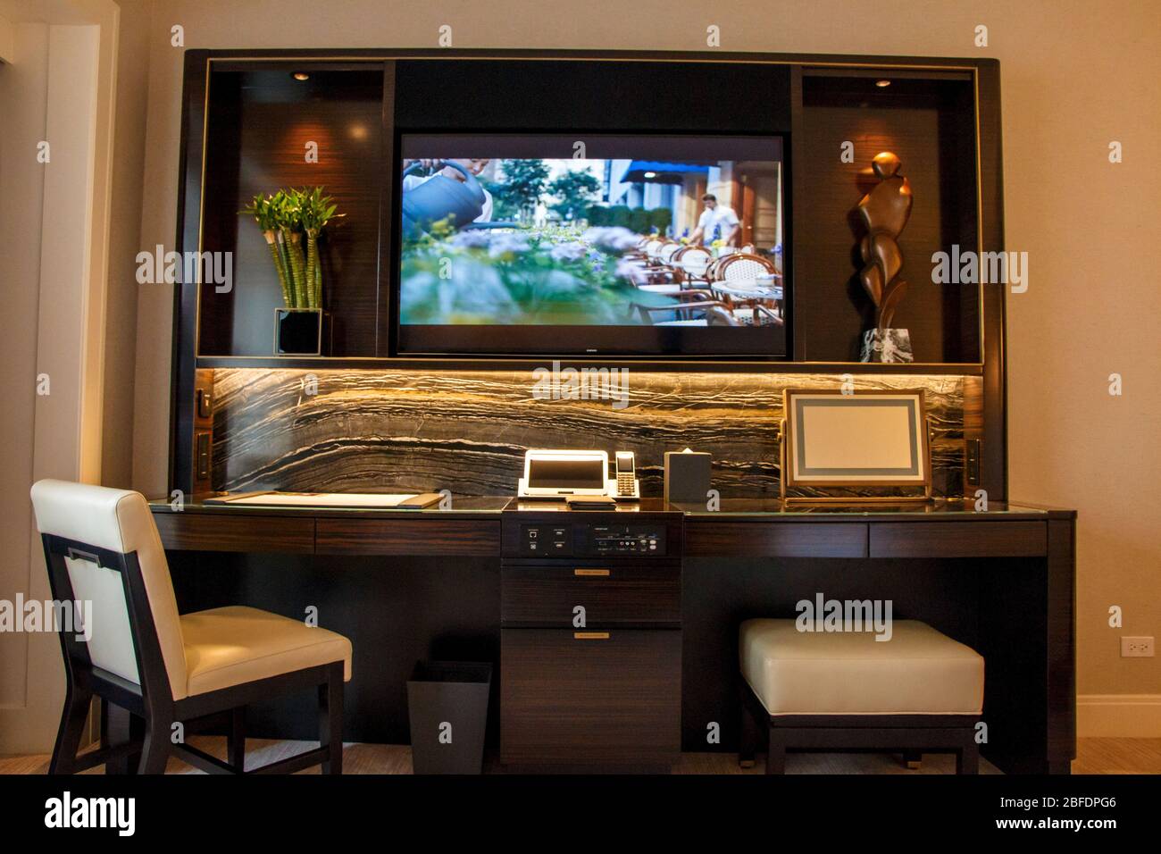 Hotel room desk hi-res stock photography and images - Alamy