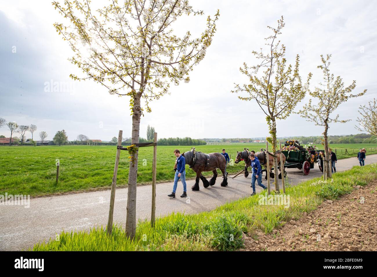 BANHOLT, 18-april-2020, Begrafenis van de aan Corona overleden Pastoor ...
