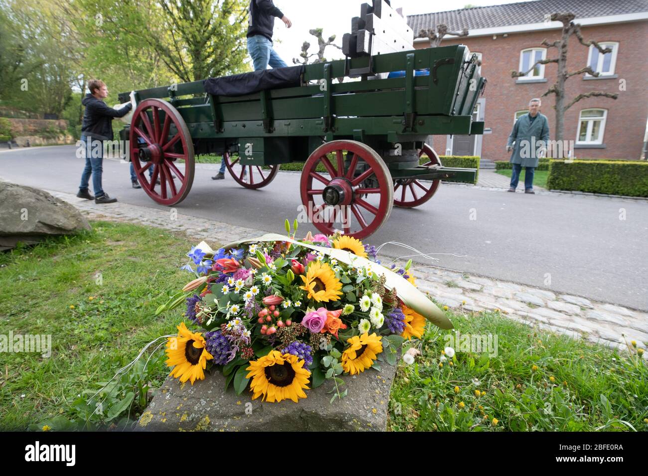 BANHOLT, 18-april-2020, Begrafenis van de aan Corona overleden Pastoor ...