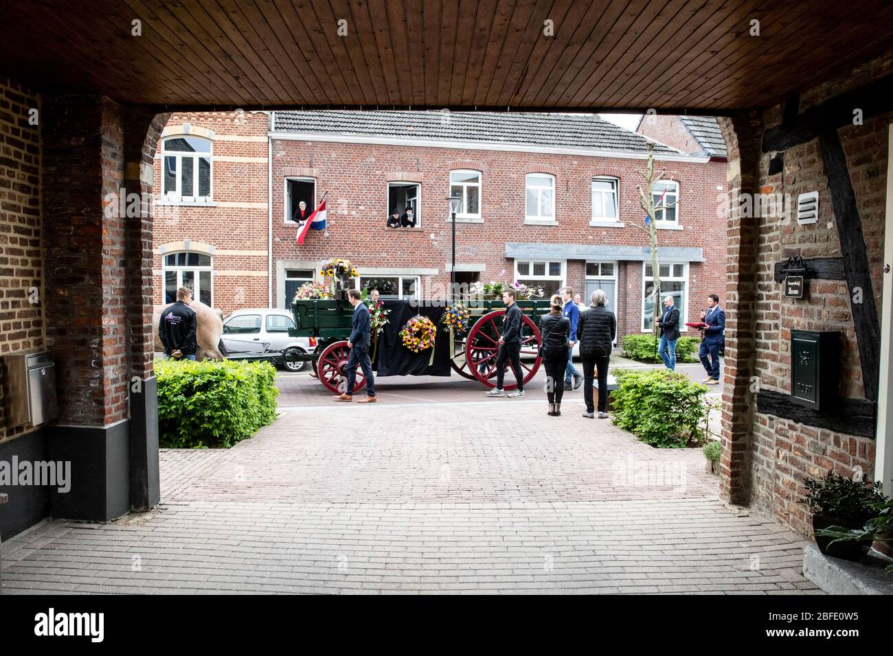 BANHOLT, 18-april-2020, Begrafenis van de aan Corona overleden Pastoor ...