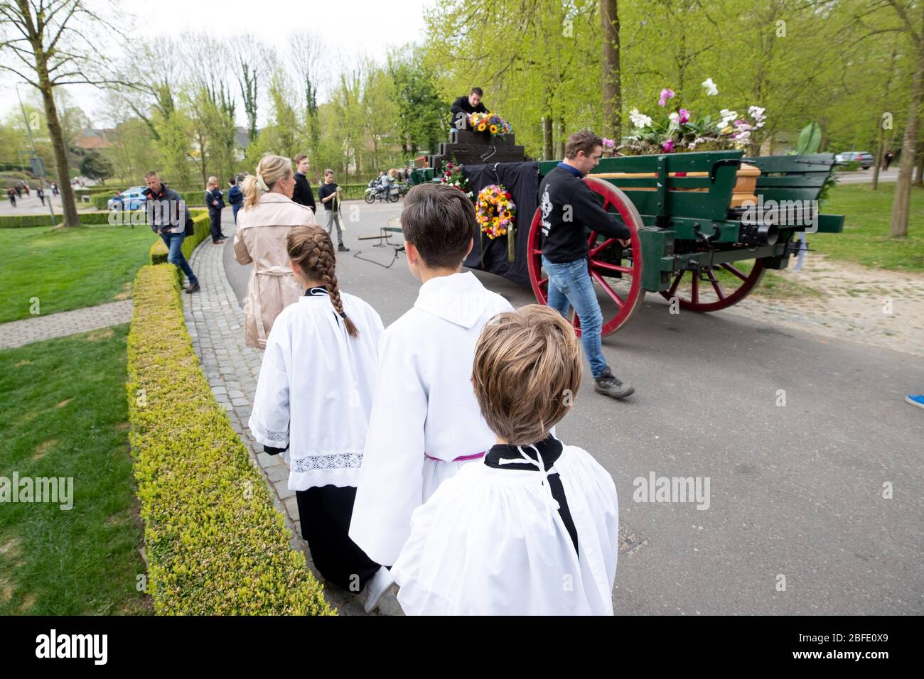 BANHOLT, 18-april-2020, Begrafenis van de aan Corona overleden Pastoor ...