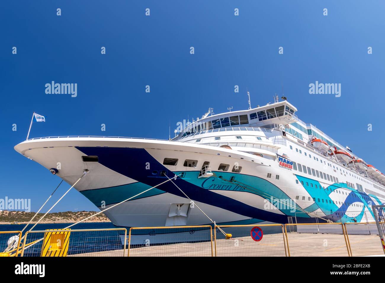 Cruise terminal crete hi-res stock photography and images - Alamy