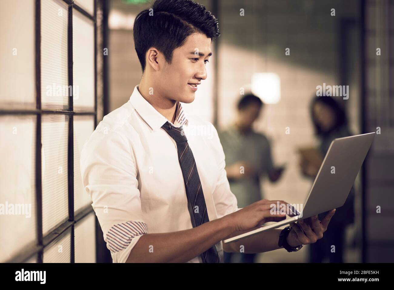 Office computer man hi-res stock photography and images - Alamy