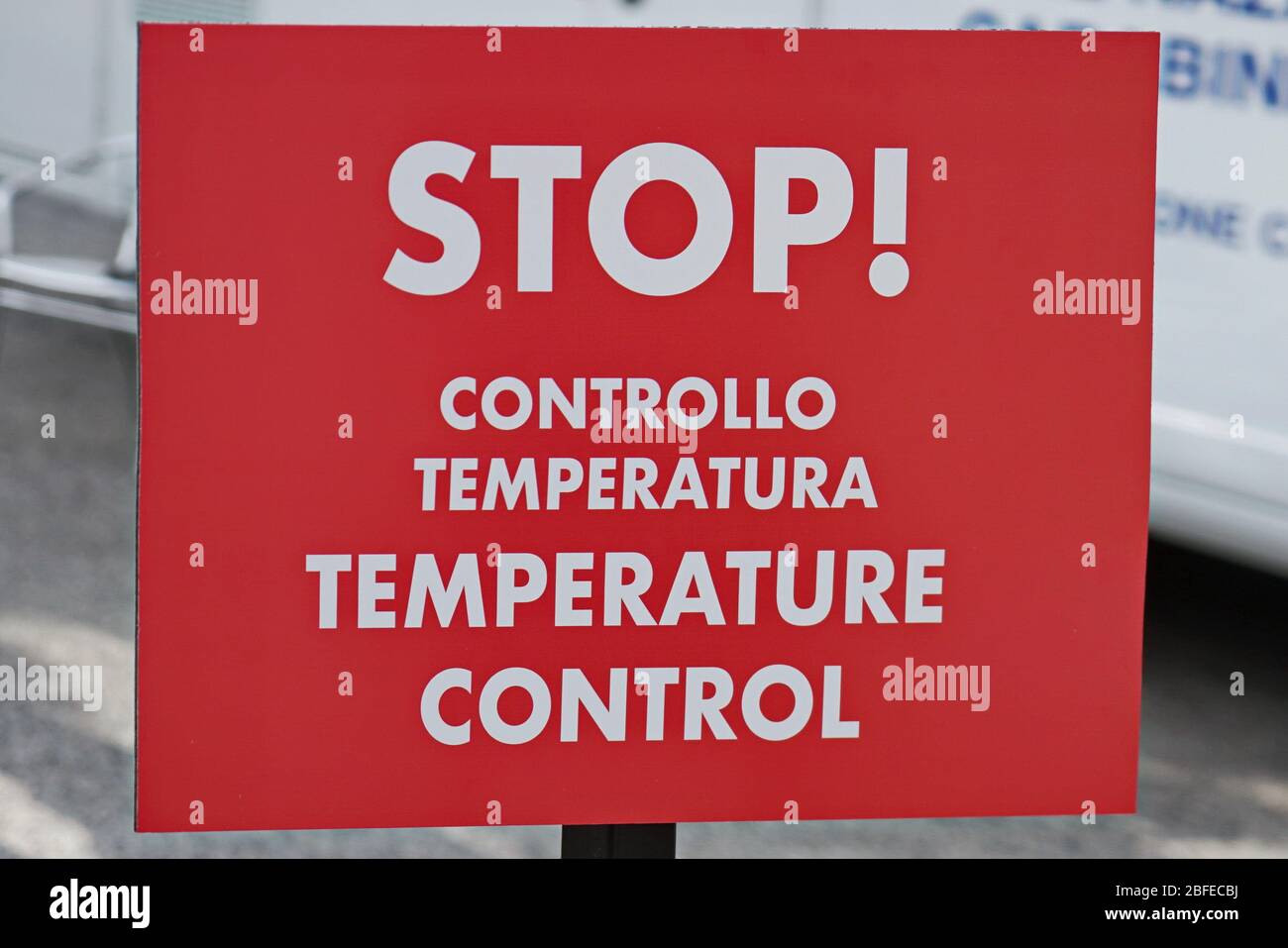 Digital temperature sign hi-res stock photography and images - Alamy