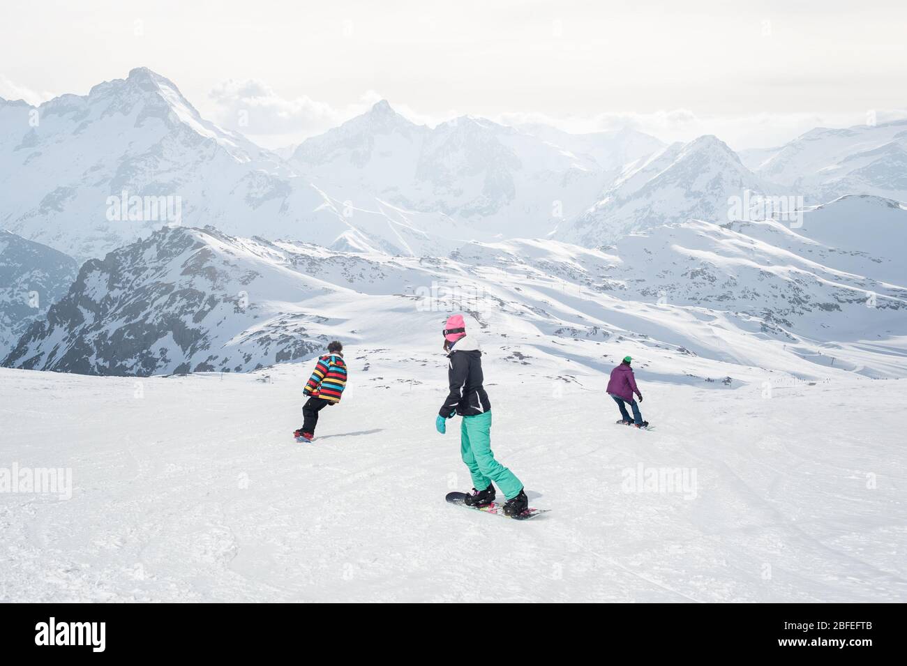 Male snowboarder rides on board hi-res stock photography and images - Alamy