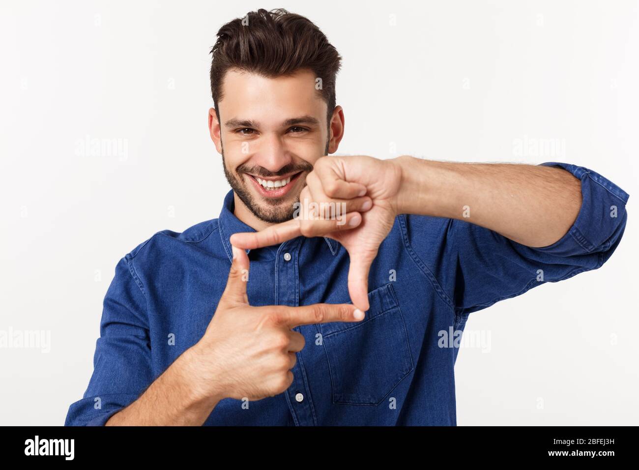 Framing a picture with fingers hi-res stock photography and images - Alamy