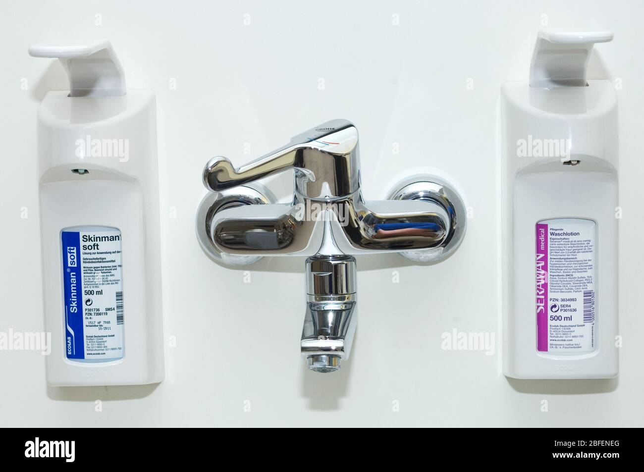 Close-up of a hospital theatre room sink and tap Stock Photo - Alamy