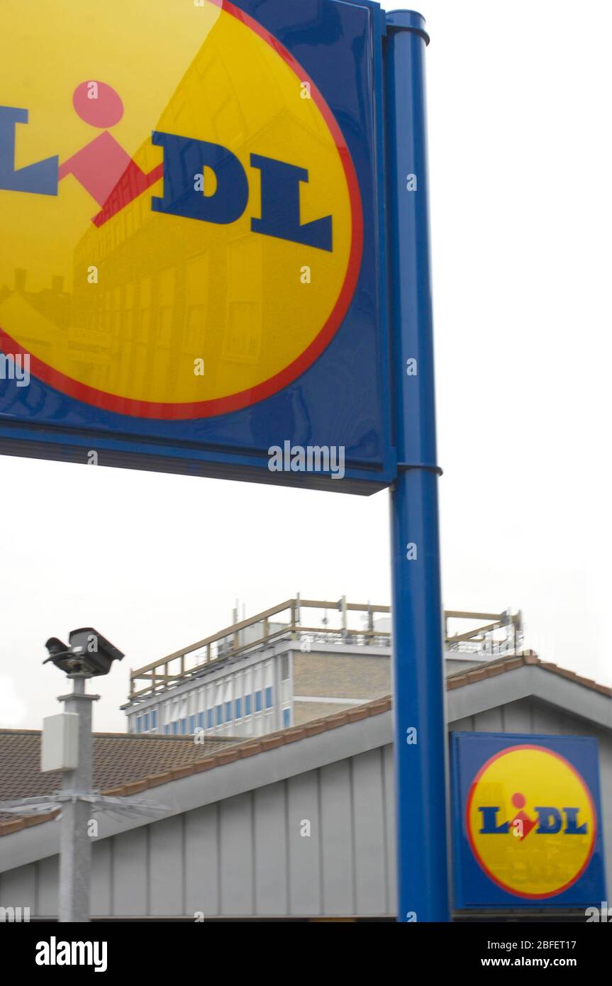 External shot of a LIDL supermarket Stock Photo - Alamy