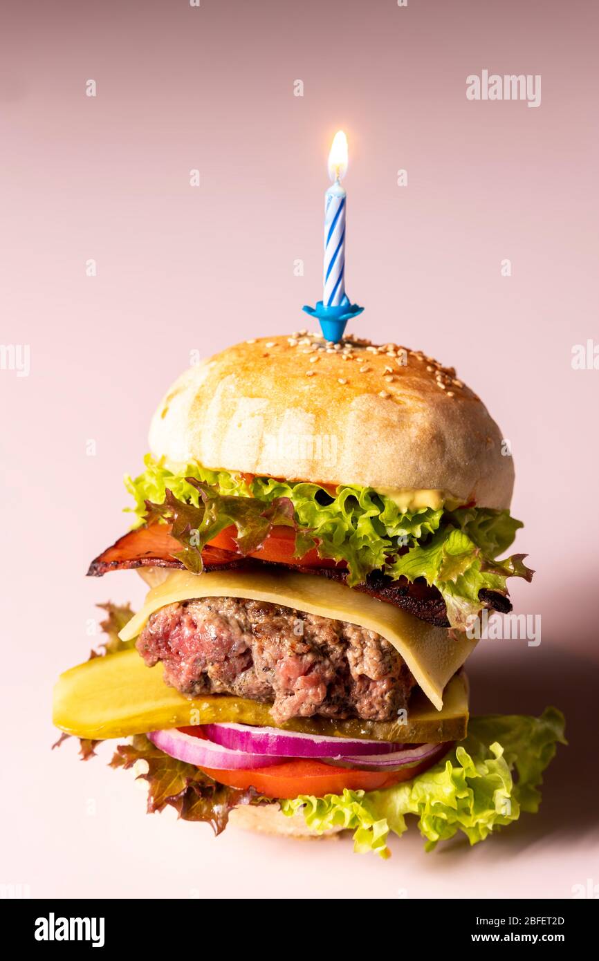 closeup of a single cheeseburger Stock Photo - Alamy