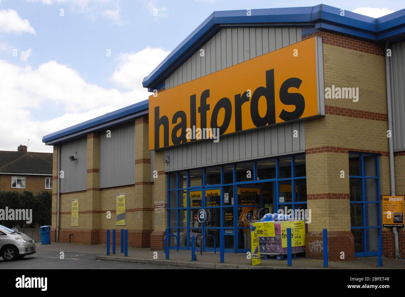 Halfords exterior hi-res stock photography and images - Alamy
