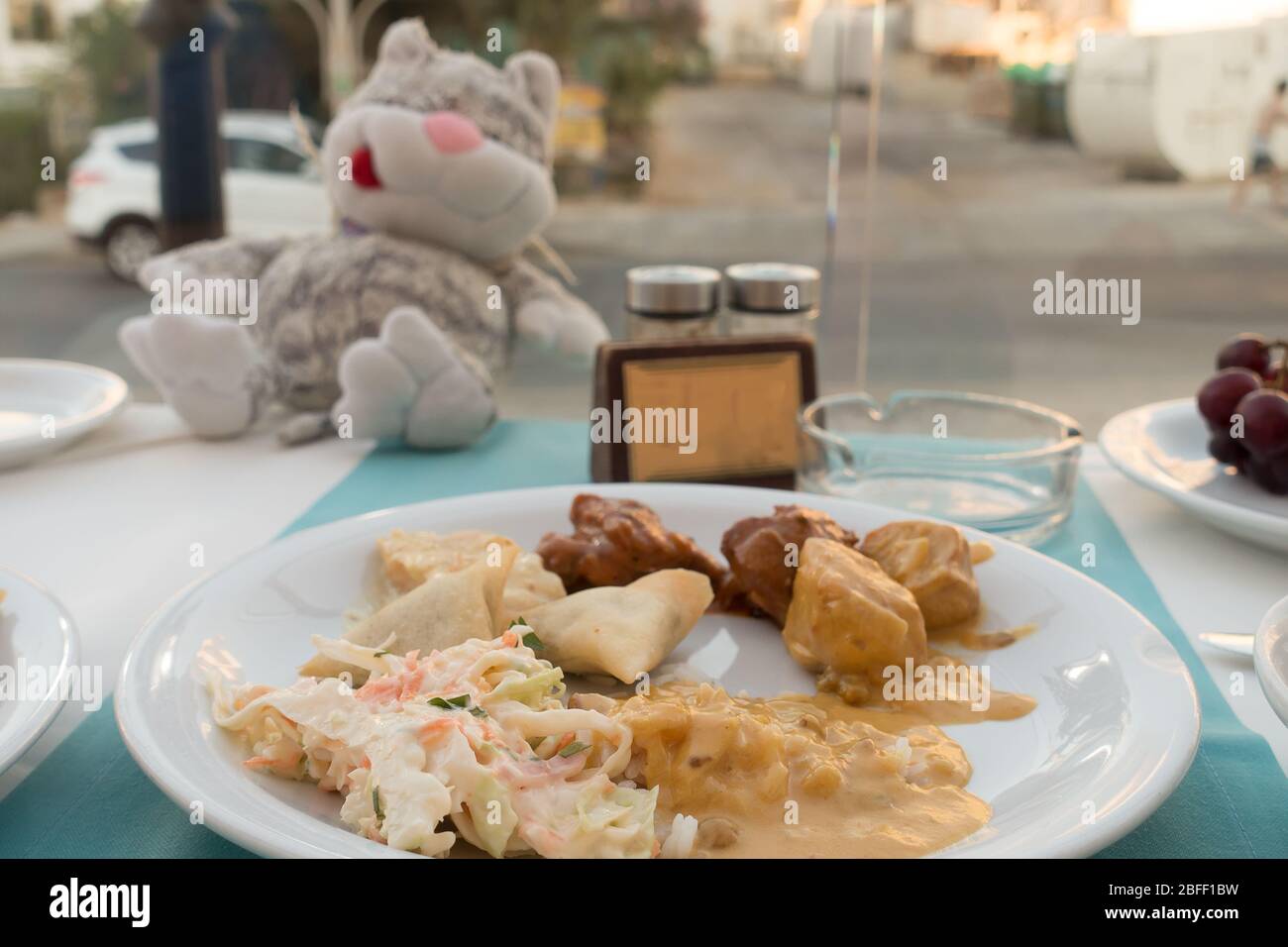 plate in a fast food restaurant full of food Stock Photo - Alamy