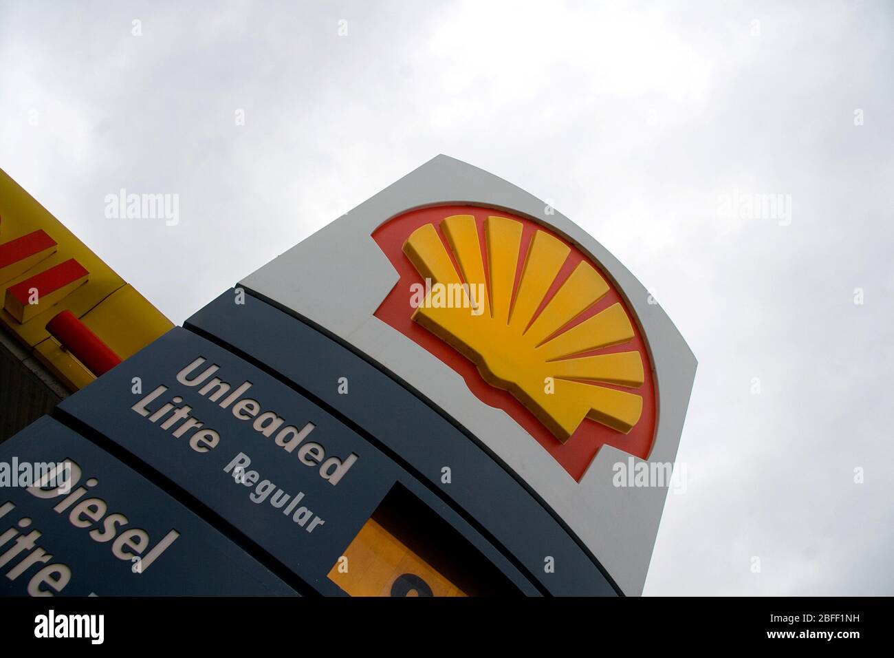 A Shell service station, Cambridge Stock Photo - Alamy
