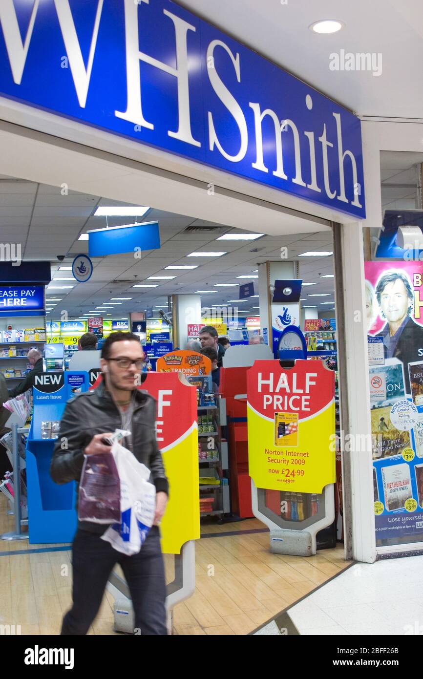 Whsmith customer hi-res stock photography and images - Alamy