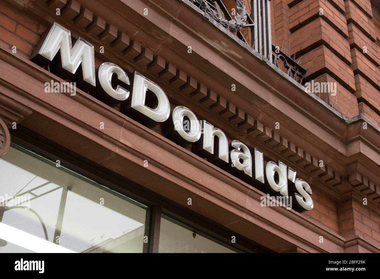 McDonalds restaurant sign Stock Photo - Alamy