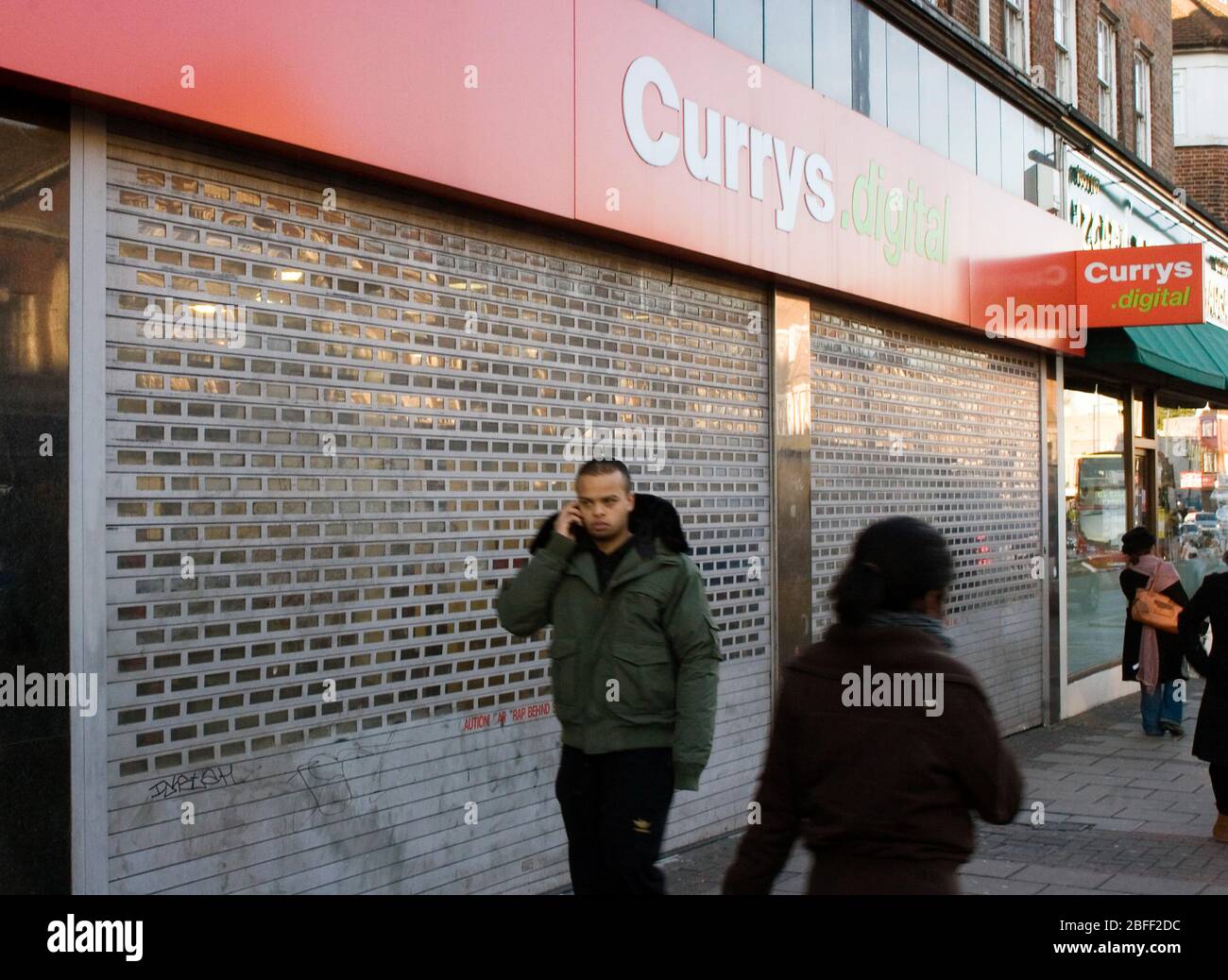 A Closed Currys.digital store in North London. 7/1/09 Stock Photo - Alamy