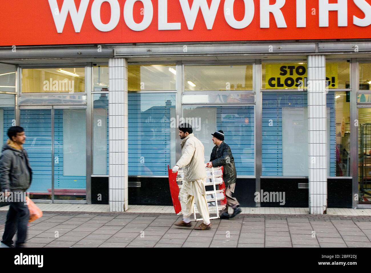 Exterior of a closed Woolworths store Stock Photo - Alamy