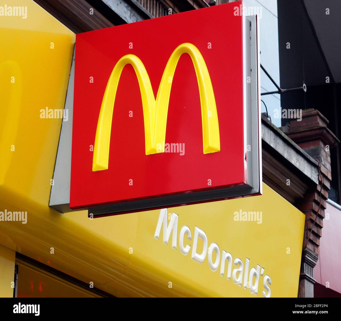 Exterior mcdonalds restaurant hi-res stock photography and images - Alamy