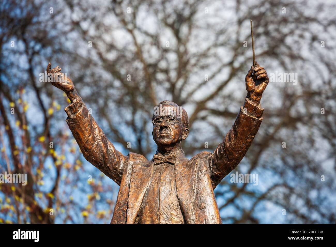 Statue cheltenham hi-res stock photography and images - Alamy