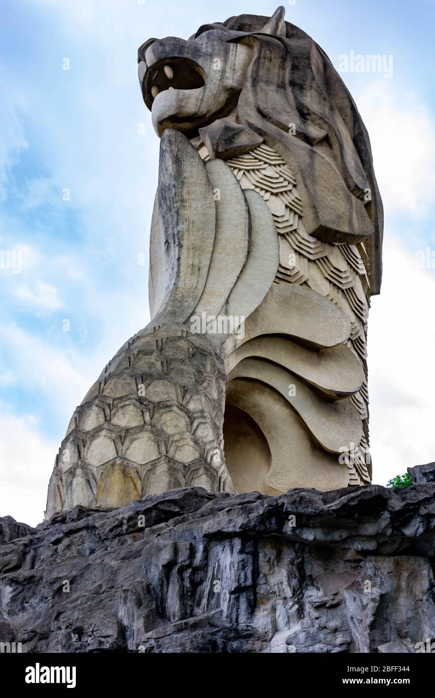 Largest merlion hi-res stock photography and images - Alamy