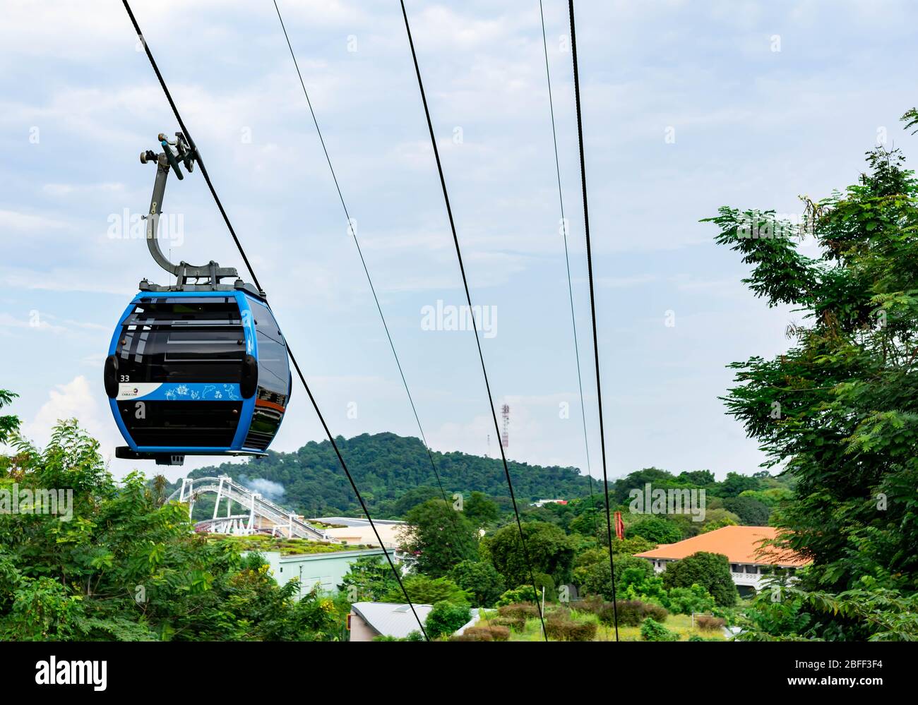 Singapore cable cars hi-res stock photography and images - Alamy