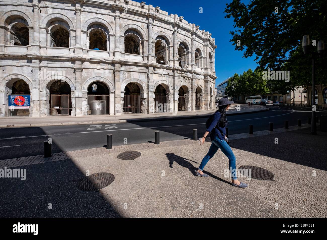 Nimes amphitheatre hi-res stock photography and images - Alamy