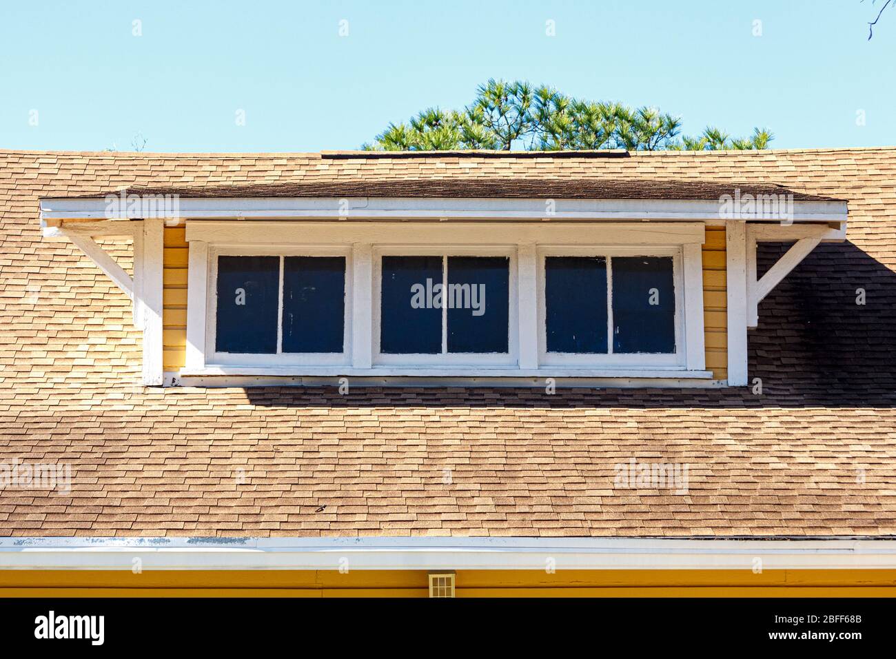 Dormer cottage hi-res stock photography and images - Alamy