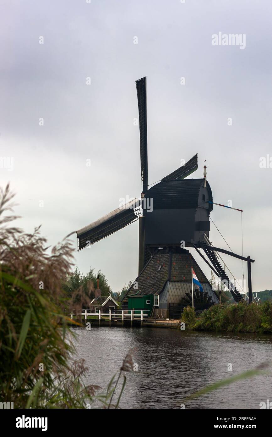The Blokweer polder windmill (1631), Kinderdijk, UNESCO World Heritage ...