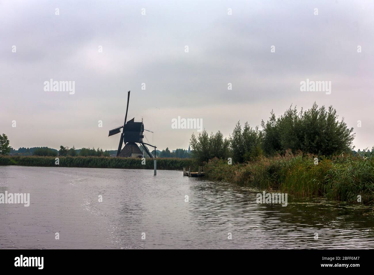 The Blokweer polder windmill (1631), Kinderdijk, UNESCO World Heritage ...