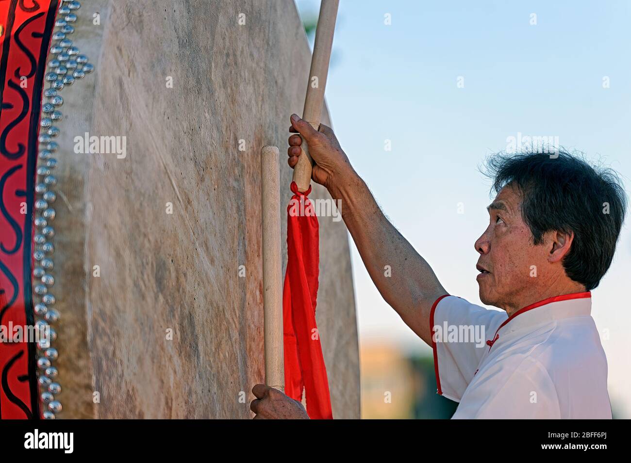 Drummer performing on a Japanese taiko (ō-daiko) drum using bachi drum ...