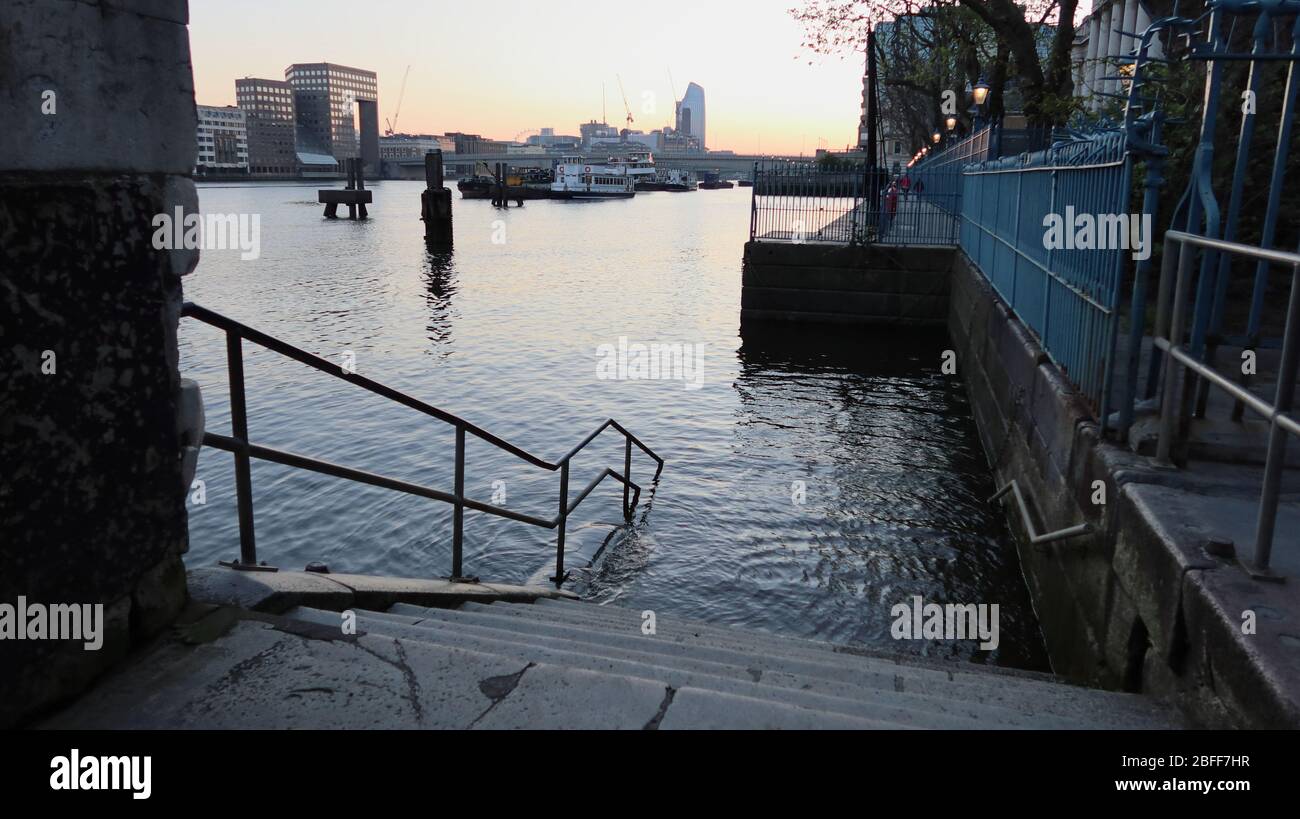 High tide on the Thames Stock Photo - Alamy