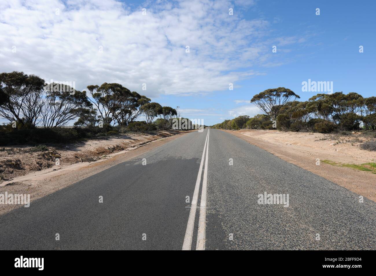 Empty highway between Esperance and Hyden, Western Australia, Australia ...