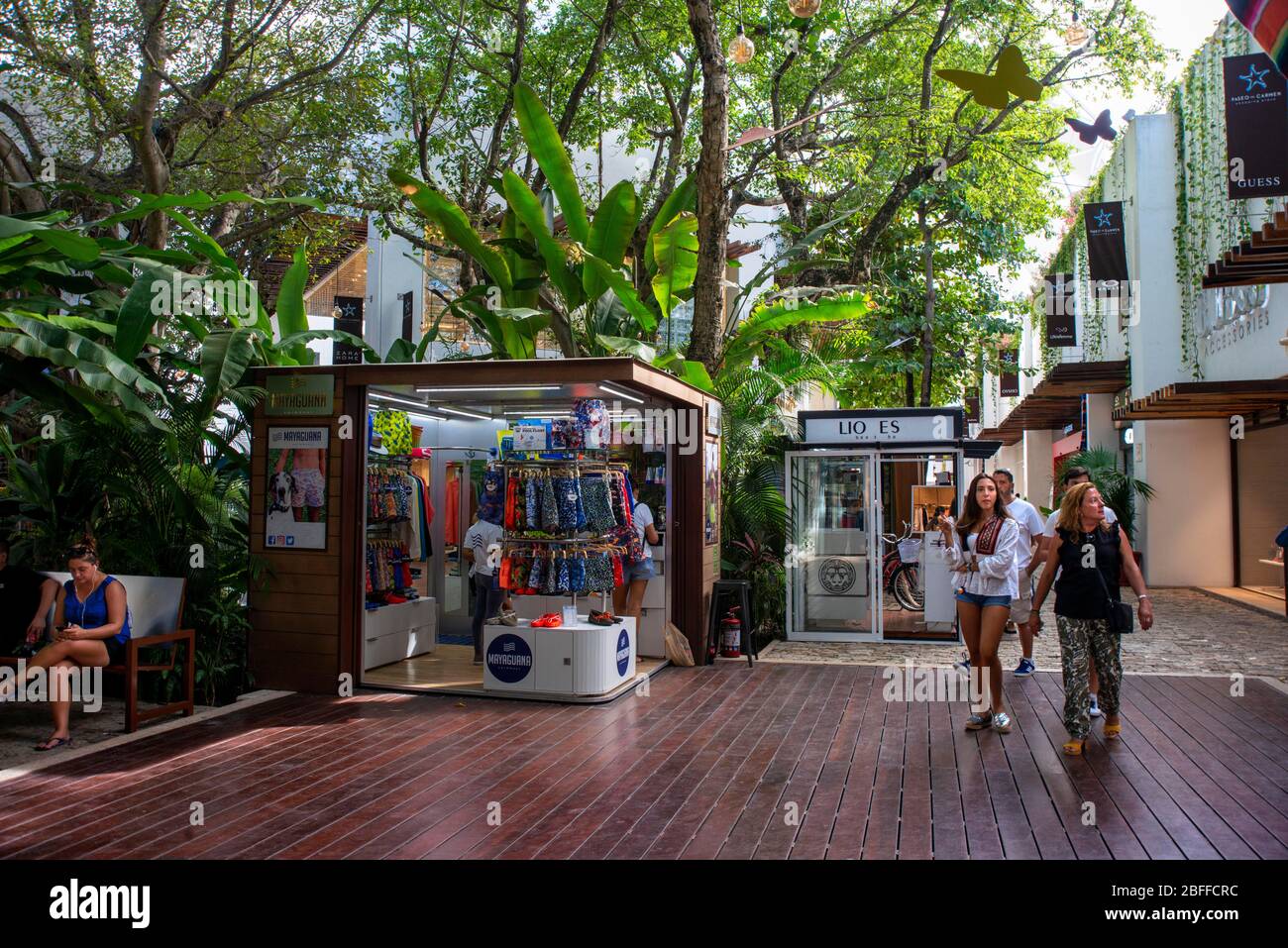 Paseo del Carmen shoppin mall in Playa del Carmen 5th Avenue Riviera ...
