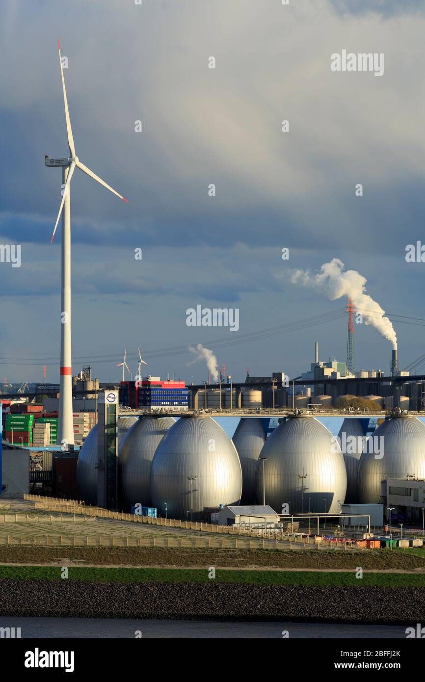 Lng storage tanks hi-res stock photography and images - Alamy