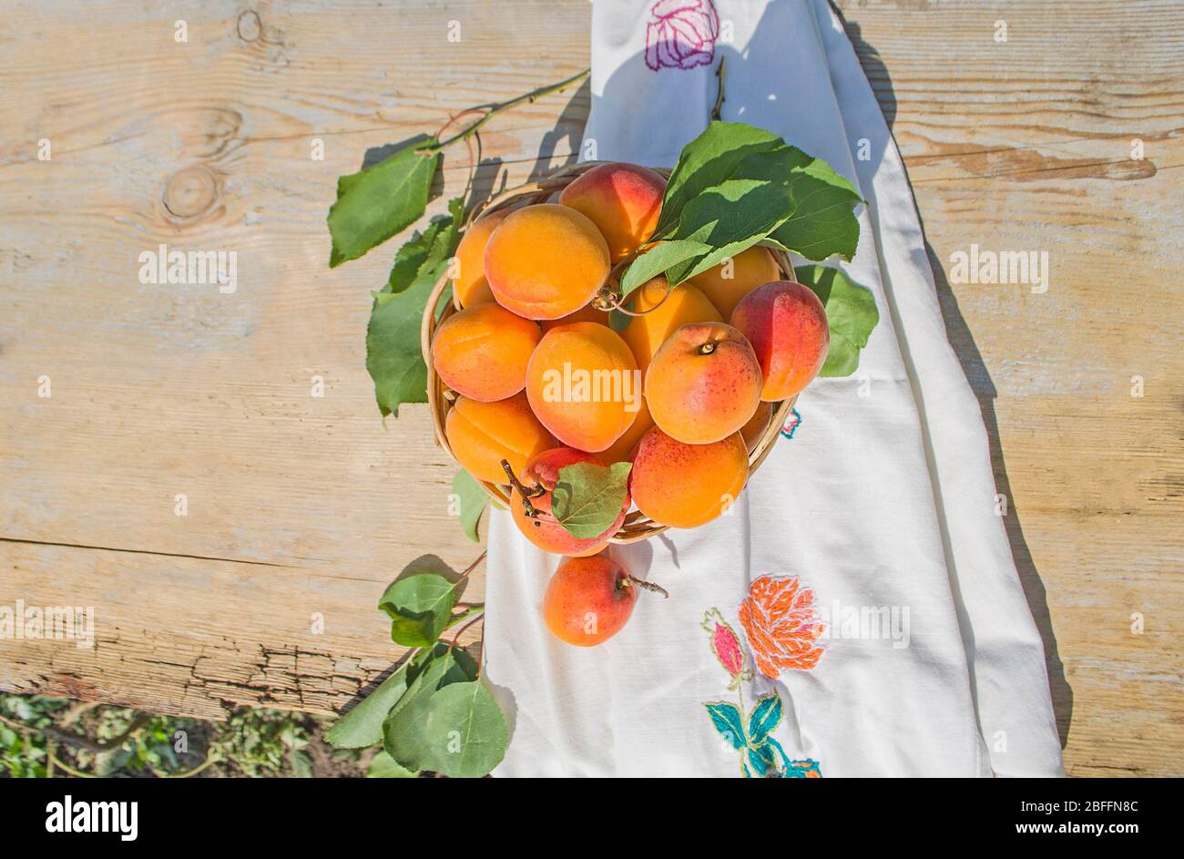 Flat lay tasty apricots hi-res stock photography and images - Alamy