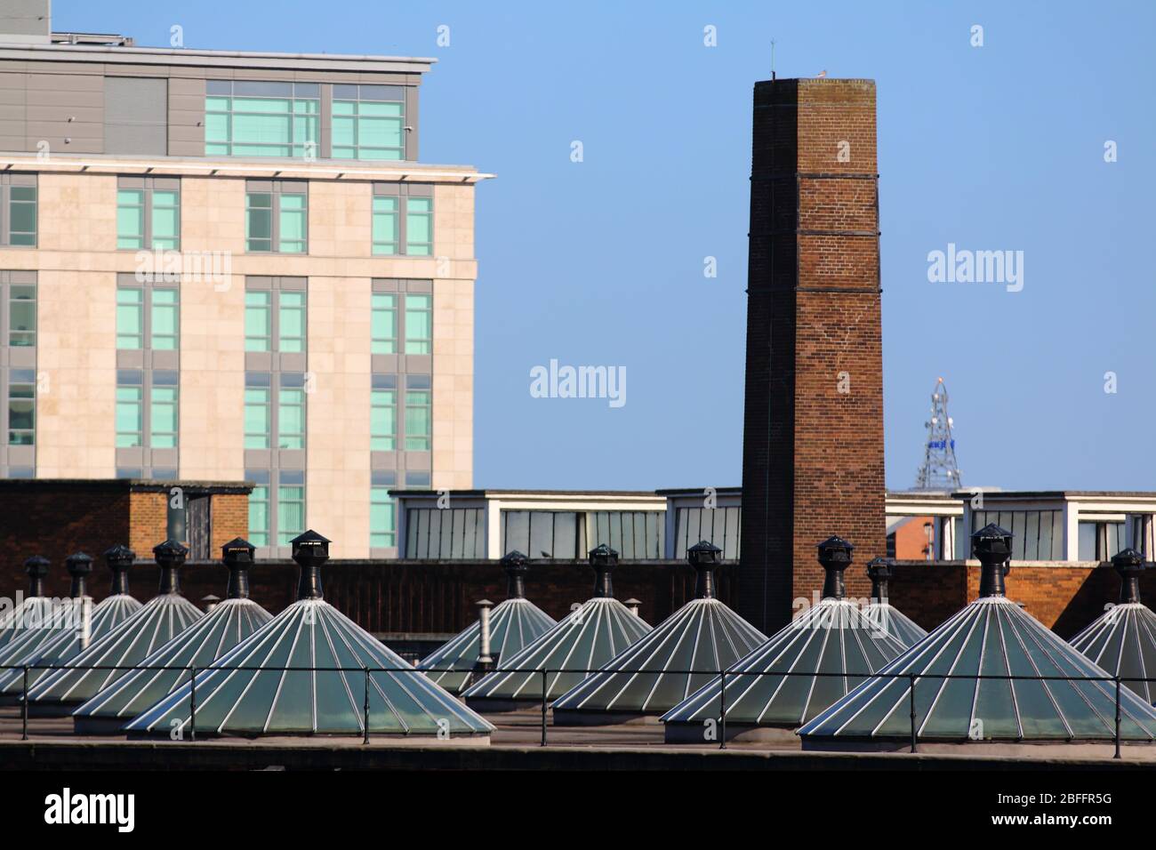 Pyramid roof hi-res stock photography and images - Alamy
