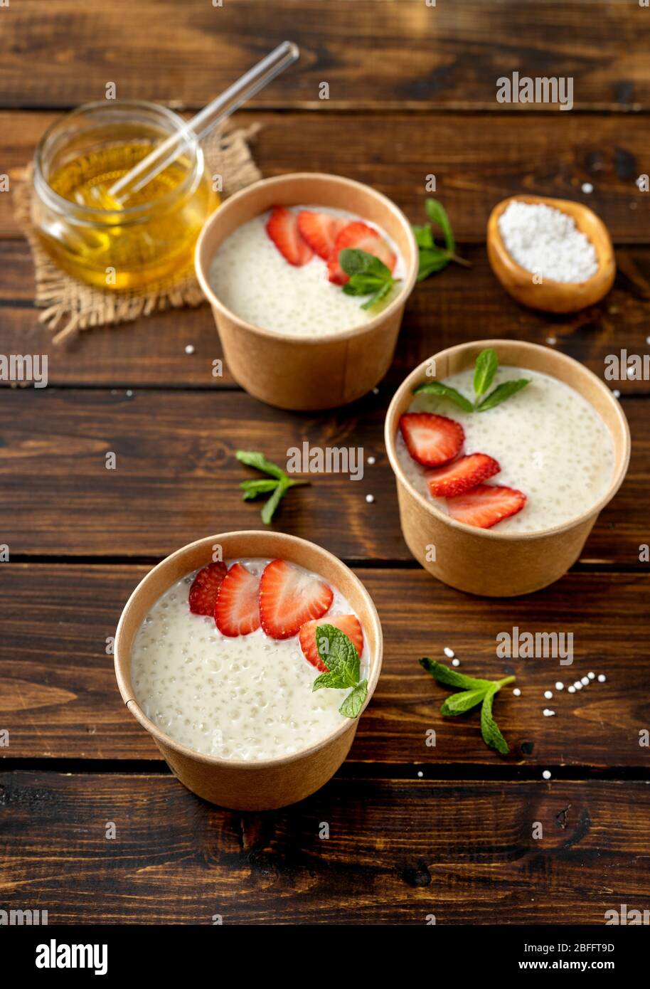 Asian paper craft hi-res stock photography and images - Alamy