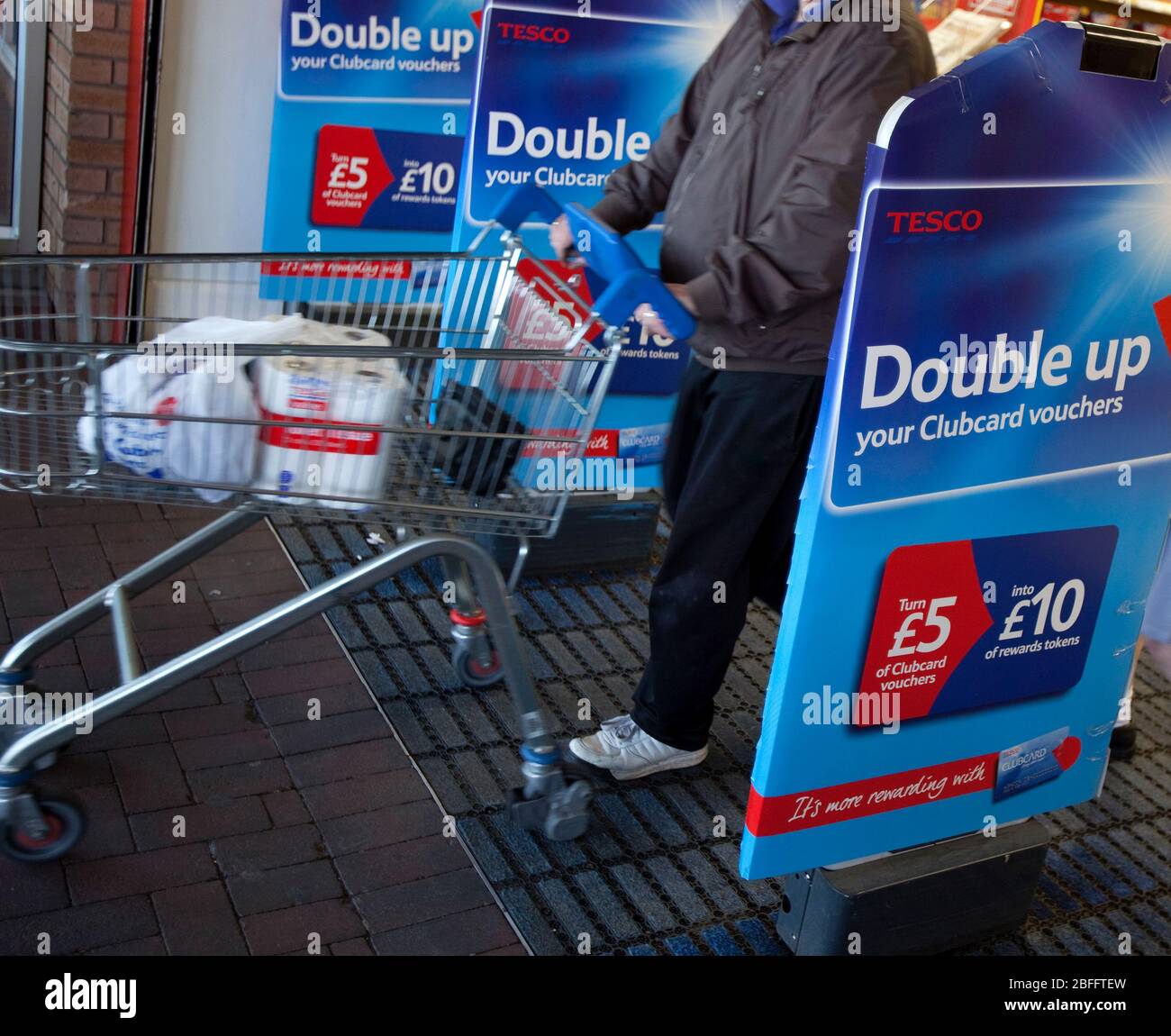 Leaving food store hi-res stock photography and images - Alamy