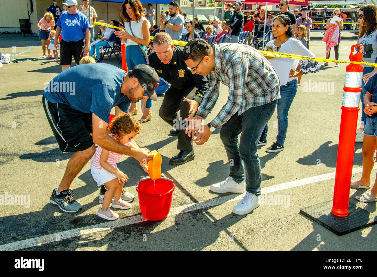 Bucket brigade hi-res stock photography and images - Alamy