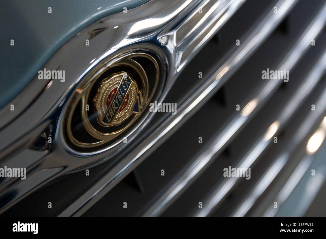 Chrysler badge hi-res stock photography and images - Alamy