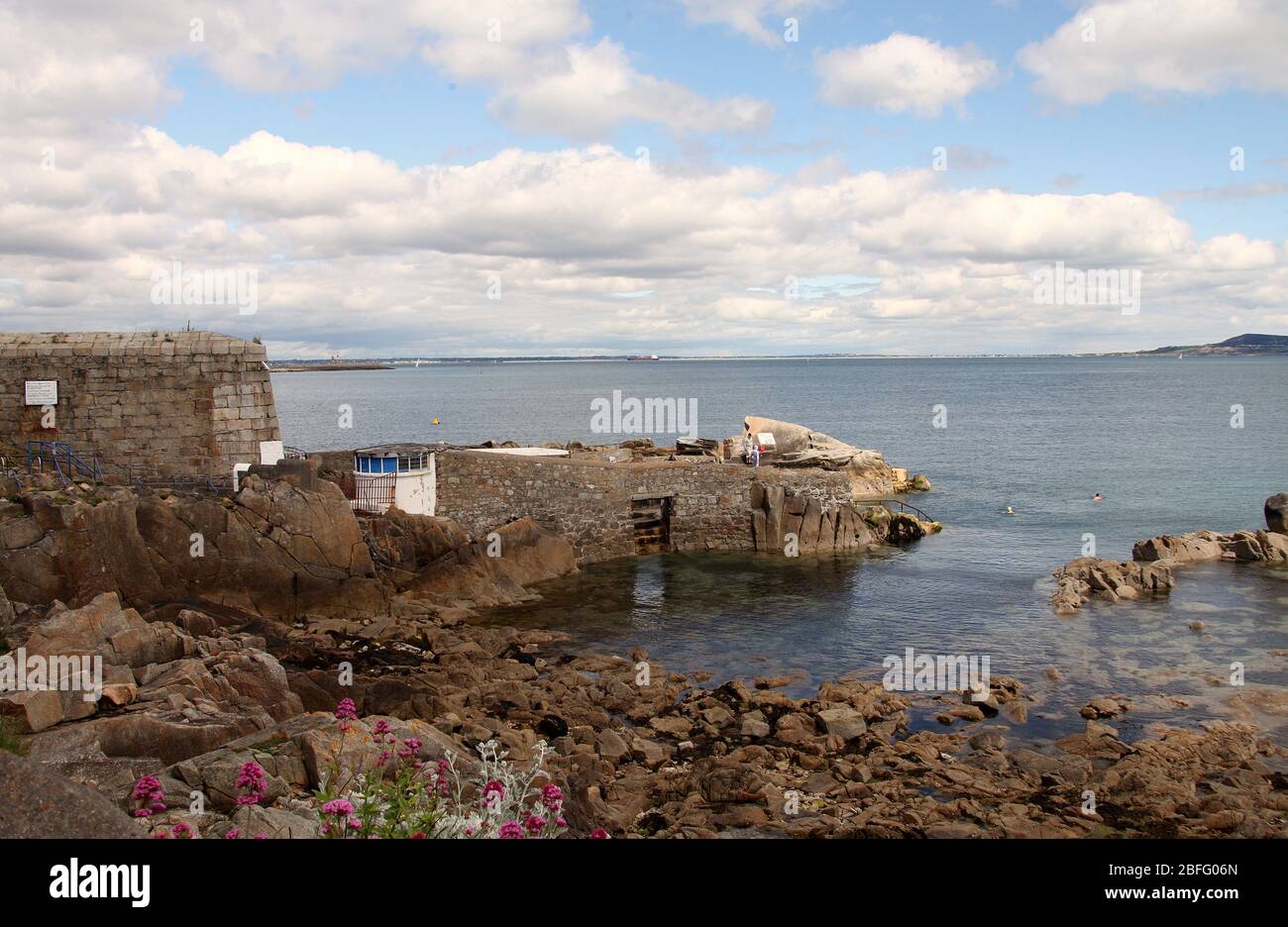 Forty foot swimming hi-res stock photography and images - Alamy