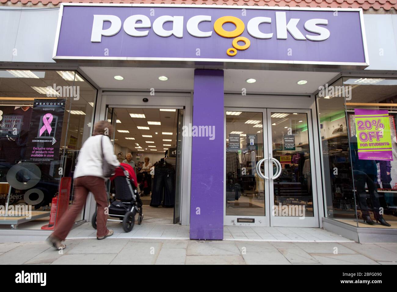 Peacocks on the high street hi-res stock photography and images - Alamy