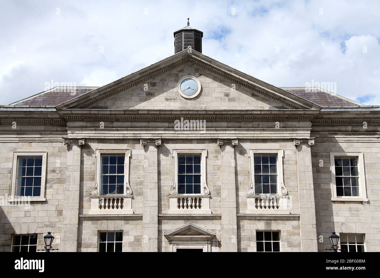 Dining hall trinity college hi-res stock photography and images - Alamy