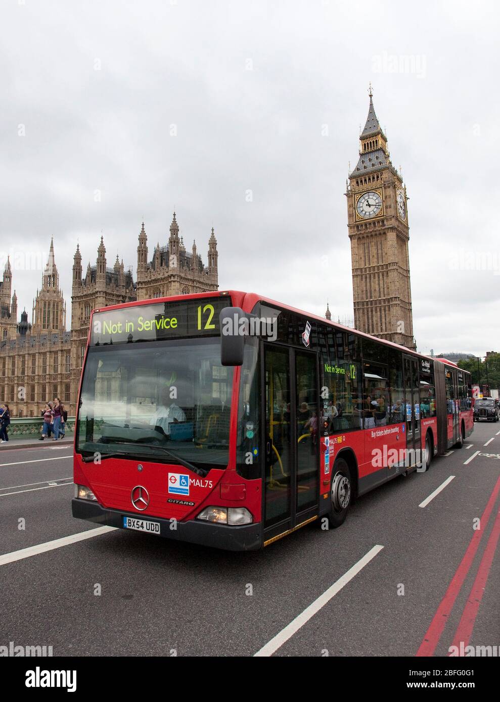 Long bendy bus hi-res stock photography and images - Alamy