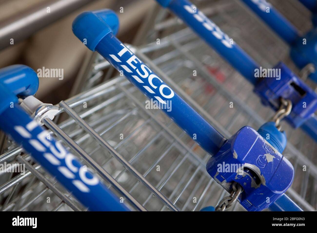 Tesco supermarket trollies hi-res stock photography and images - Alamy