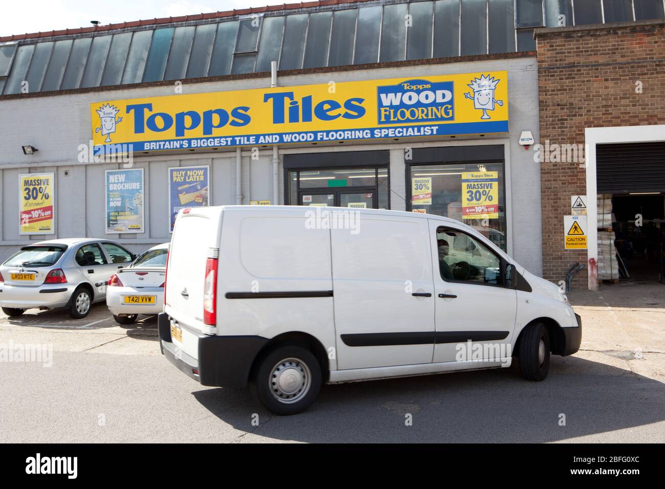 Topps tiles shop front hi-res stock photography and images - Alamy